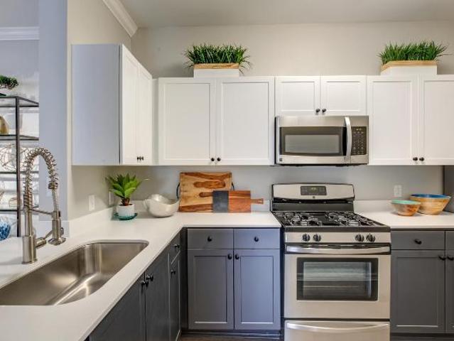 2 Br, 2 bath, Apartment 792 West Street