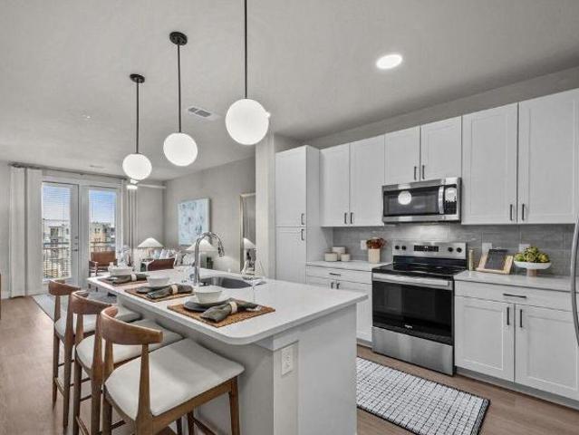 2 Br, 2 bath, Apartment 8001 N Stemmons Fwy