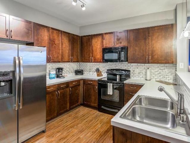 2 Br, 2 bath, Apartment 800 Ross Ave