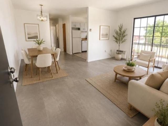 2 Br, 2 bath, Apartment 801 N Halstead Street