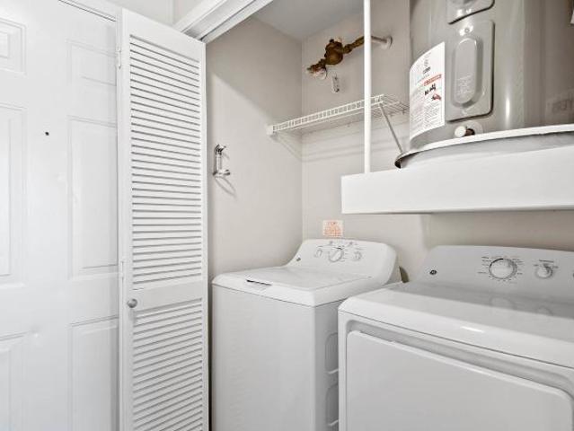 2 Br, 2 bath, Apartment 8025 Ohio Dr