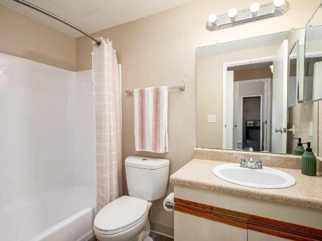 2 Br, 2 bath, Apartment 8030 E Lakeside Pkwy