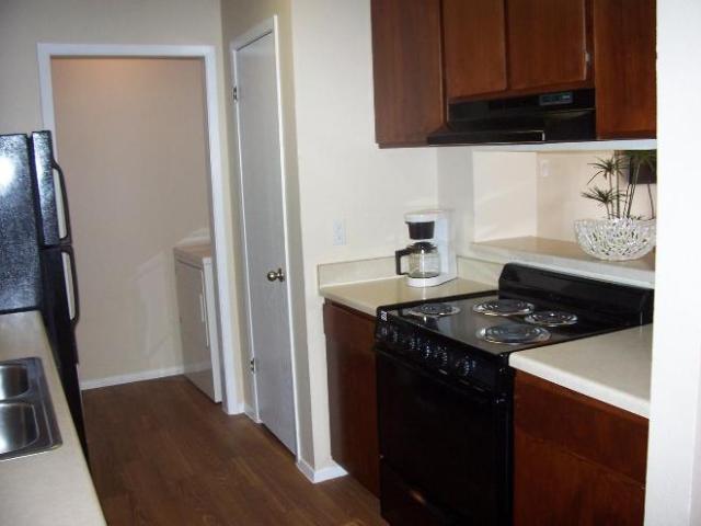 2 Br, 2 bath, Apartment 815 Woodard Avenue