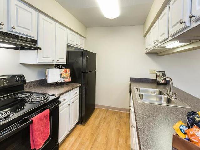 2 Br, 2 bath, Apartment 8175 Summerset Dr