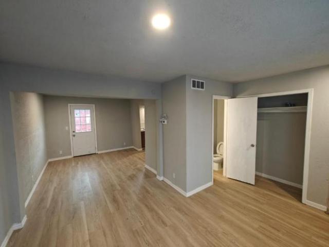 2 Br, 2 bath, Apartment 811 N Spears St