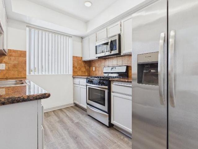 2 Br, 2 bath, Apartment 813 Wilcox Ave