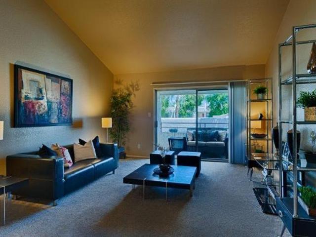 2 Br, 2 bath, Apartment 8250 N Via Paseo Del Norte