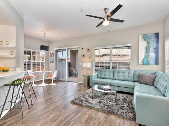 2 Br, 2 bath, Apartment 825 W Queen Creek Rd