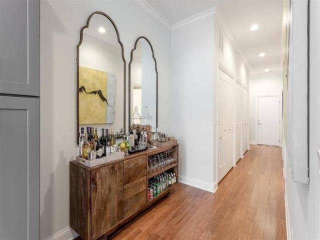 2 Br, 2 bath, Apartment 839 S Wells St