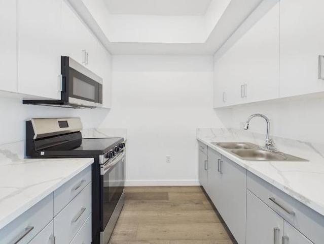 2 Br, 2 bath, Apartment 831 S Westlake Ave