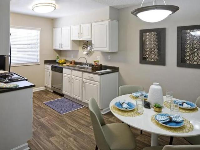 2 Br, 2 bath, Apartment 8401 Spain Rd NE