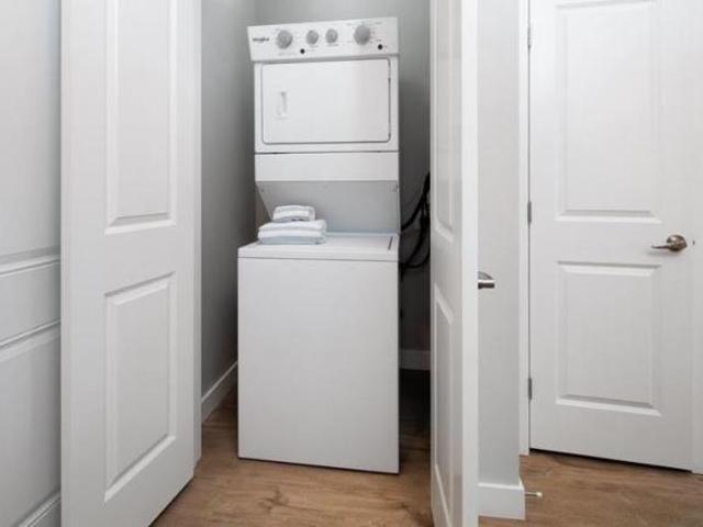 2 Br, 2 bath, Apartment 861 Broadway