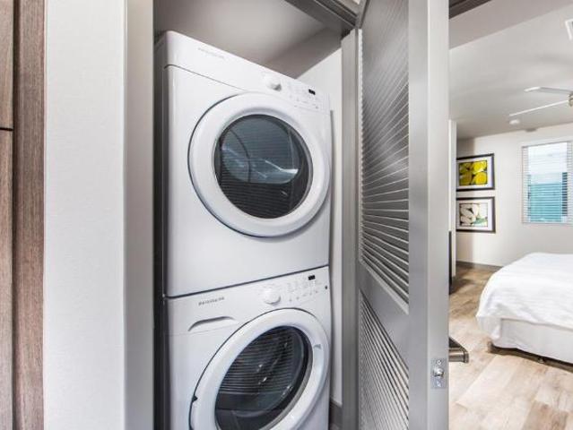 2 Br, 2 bath, Apartment 8770 Washington Blvd