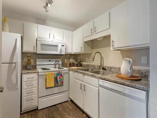 2 Br, 2 bath, Apartment 8786 N Creek Blvd