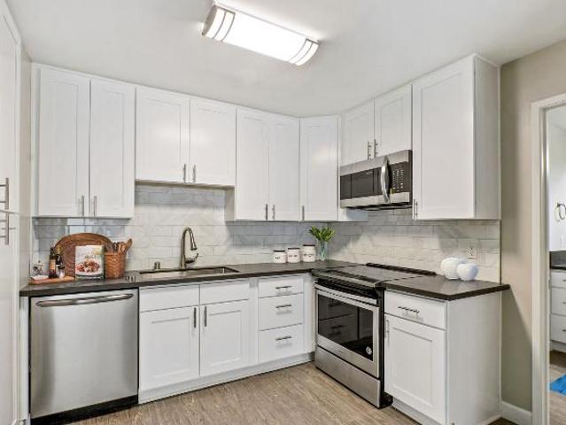 2 Br, 2 bath, Apartment 870 Hilgard Avenue