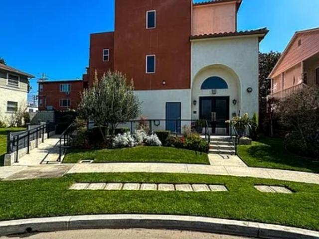 2 Br, 2 bath, Apartment 8732 Reading Ave
