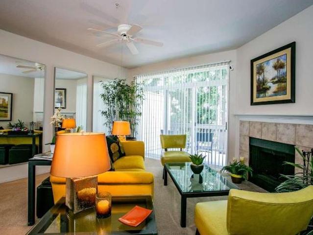 2 Br, 2 bath, Apartment 8911 NE Colonnade Dr