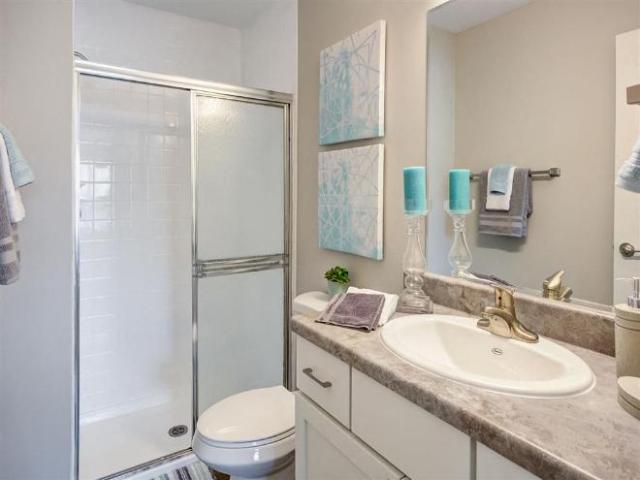 2 Br, 2 bath, Apartment 909 E Golf Rd