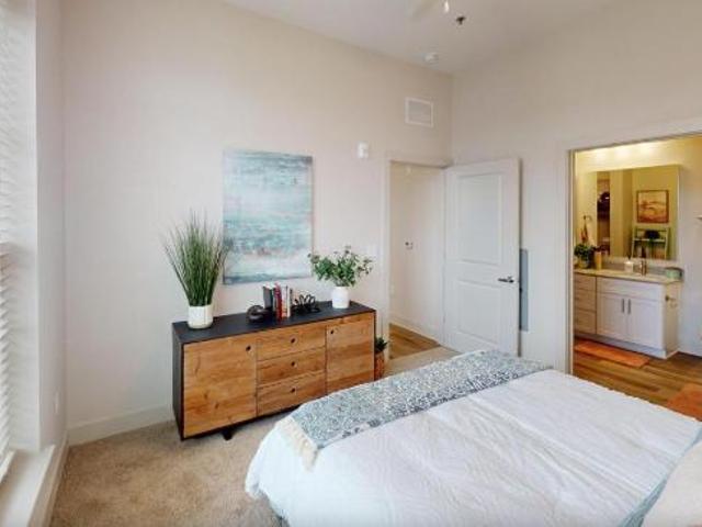 2 Br, 2 bath, Apartment 900 North Tryon St