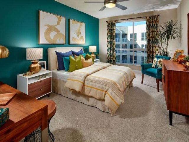 2 Br, 2 bath, Apartment 90 Vantis Dr