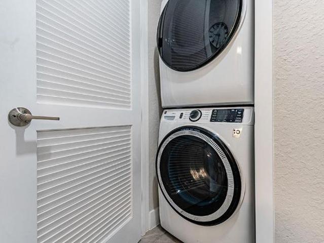 2 Br, 2 bath, Apartment 9141 W Commercial Blvd