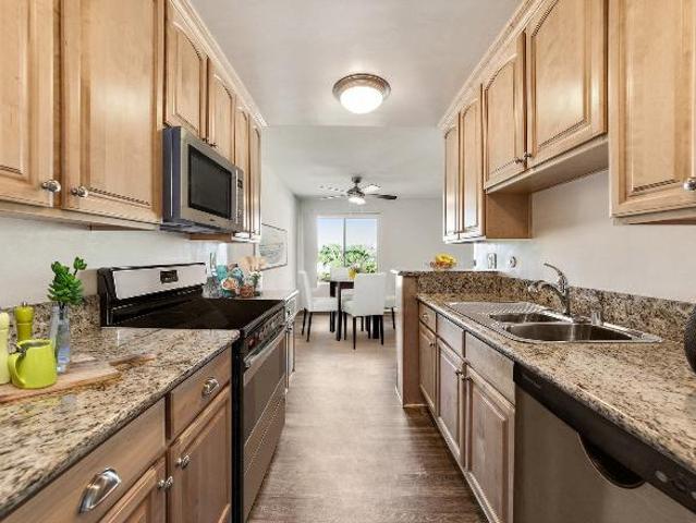 2 Br, 2 bath, Apartment 918 N Havenhurst Dr