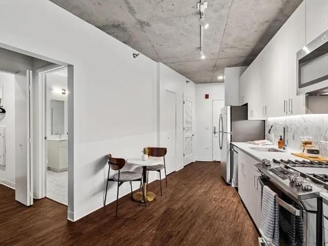 2 Br, 2 bath, Apartment 918 W School St