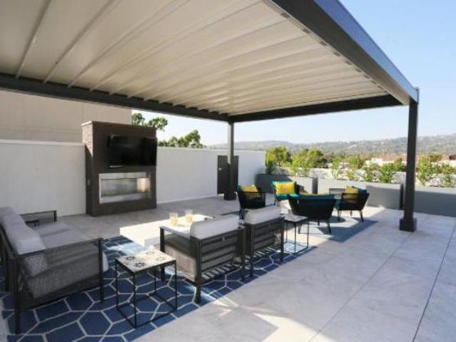 2 Br, 2 bath, Apartment 9265 Burton Way