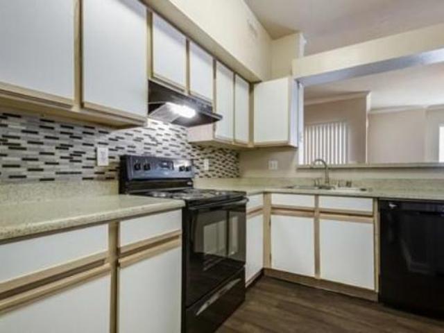 2 Br, 2 bath, Apartment 923 W Yellow Jacket Lane