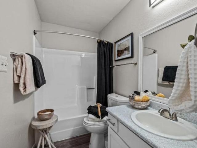 2 Br, 2 bath, Apartment 9350 N 67th Ave
