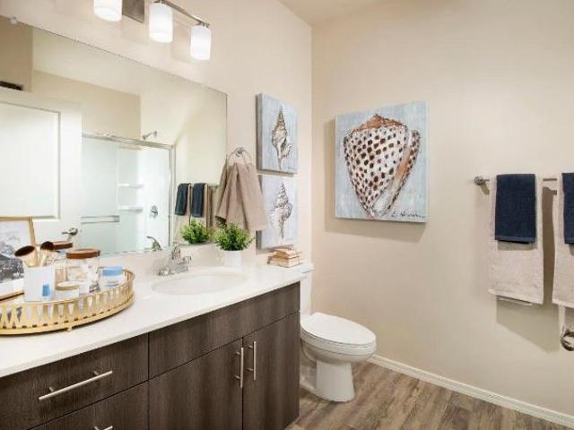 2 Br, 2 bath, Apartment 9300 E Valencia Rd
