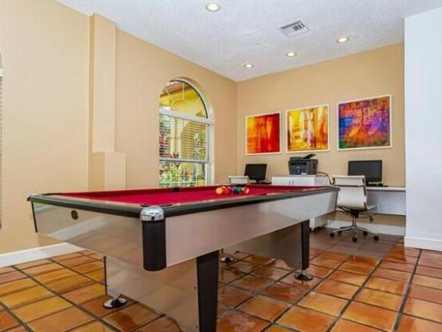 2 Br, 2 bath, Apartment 9300 SW 137th Ave