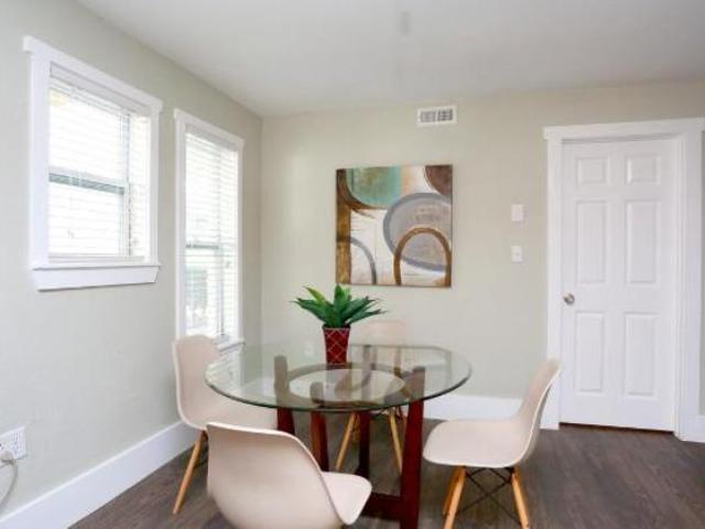 2 Br, 2 bath, Apartment 930 S Boulevard