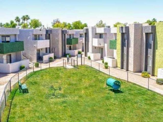 2 Br, 2 bath, Apartment 949 S Longmore Street