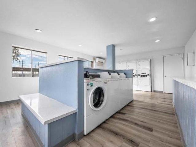 2 Br, 2 bath, Apartment 9410 N 31st Ave