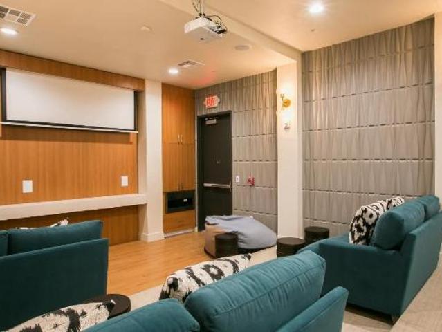 2 Br, 2 bath, Apartment 955 Richards Ave