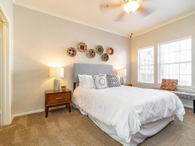 2 Br, 2 bath, Apartment 9500 Osuna Rd NE