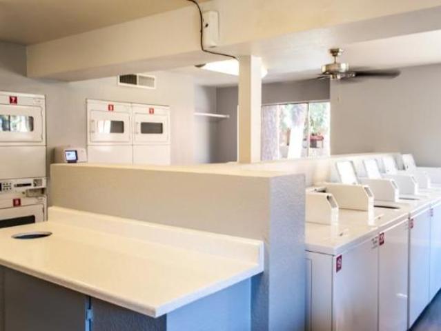 2 Br, 2 bath, Apartment 950 N Gilbert Road