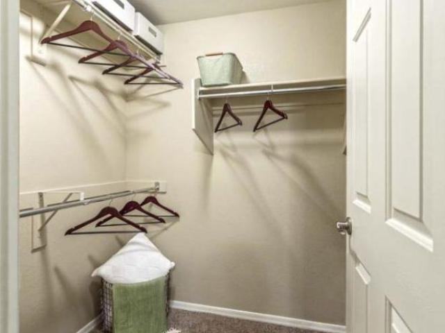 2 Br, 2 bath, Apartment 9850 N 73rd St