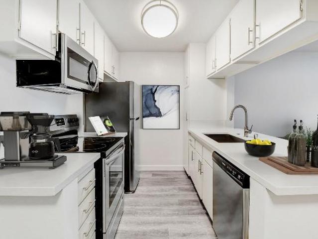 2 Br, 2 bath, Apartment 9810 Zelzah Ave