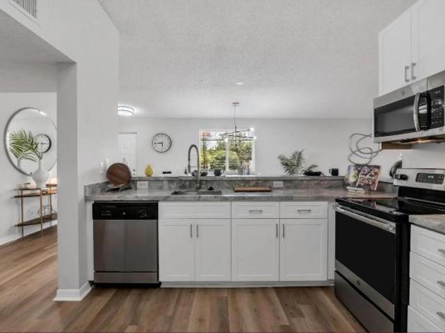 2 Br, 2 bath, Apartment 9817 Arbor Oaks Ln