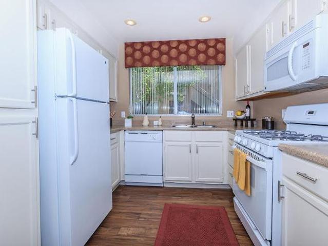 2 Br, 2 bath, Apartment 995 East Baseline Road