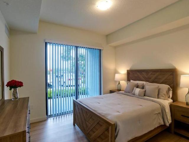 2 Br, 2 bath, Apartment 990 Powerline Rd
