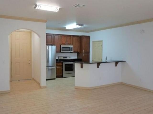 2 Br, 2 bath, Apartment 9920 W Camelback Rd