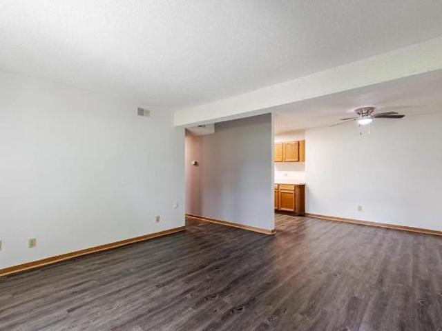 2 Br, 2 bath, Apartment 9 Candlelight Dr