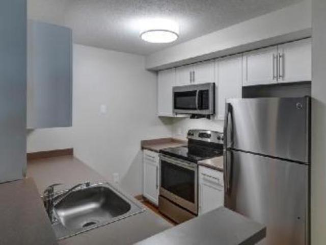 2 Br, 2 bath, Apartment 9 Francis Avenue