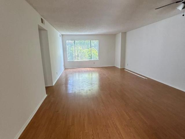 2 Br, 2 bath, Condo 400 N Kenwood Street