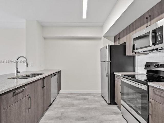 2 Br, 2 bath, Condo 400 Northwest 112th Avenue