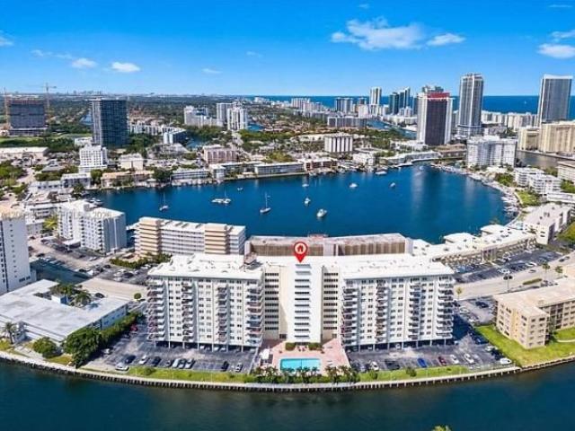 2 Br, 2 bath, Condo 401 Golden Isles Drive