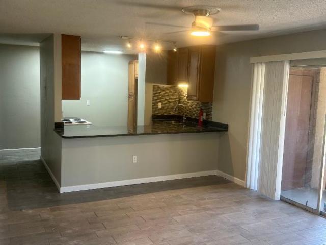2 Br, 2 bath, Condo 401 Marshall Crt Nw